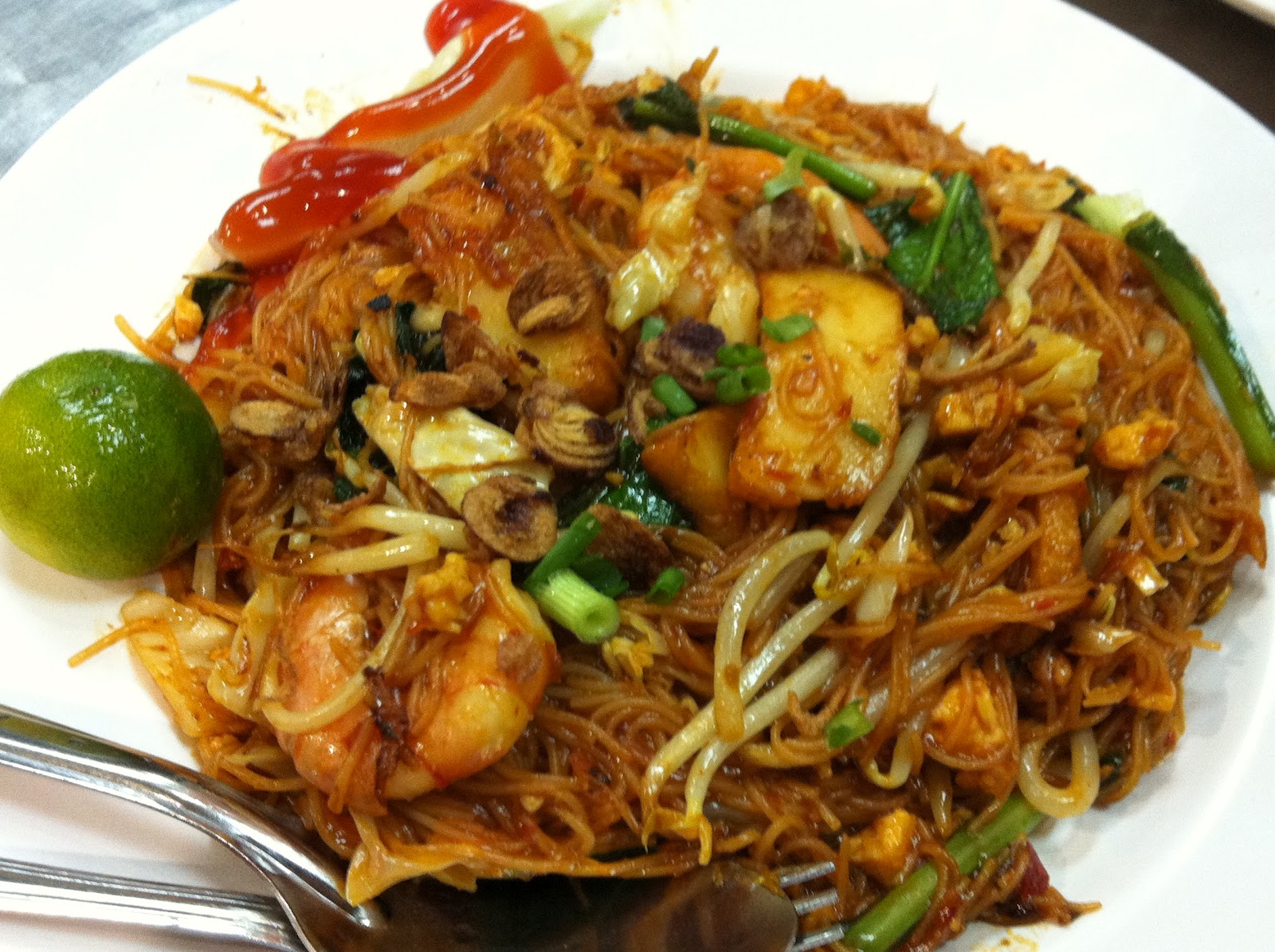 Street Food Warms Your Heart: Nasi Padang at Cipta Rasa Cafe, Lucky ...